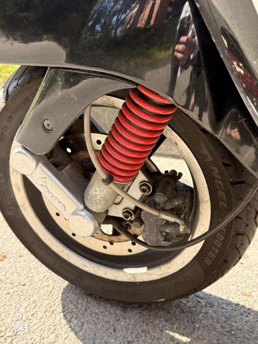 Черный Piaggio Vespa 2010 в Вильнюс, объемом двигателя 0.30 л и пробегом 40 тыс. км за 3100 €, фото 15 на AUTOMOTO.COM.LV