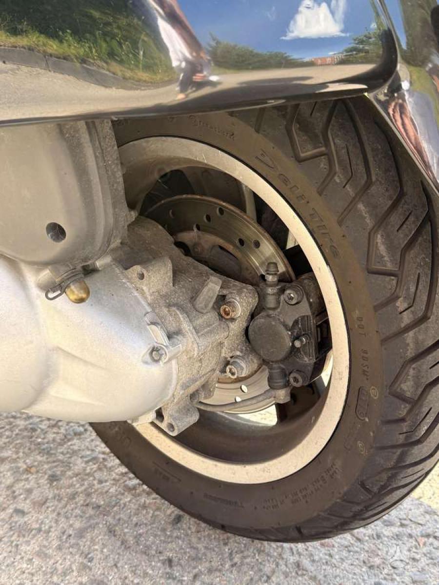 Черный Piaggio Vespa 2010 в Вильнюс, объемом двигателя 0.30 л и пробегом 40 тыс. км за 3100 €, фото 17 на AUTOMOTO.COM.LV
