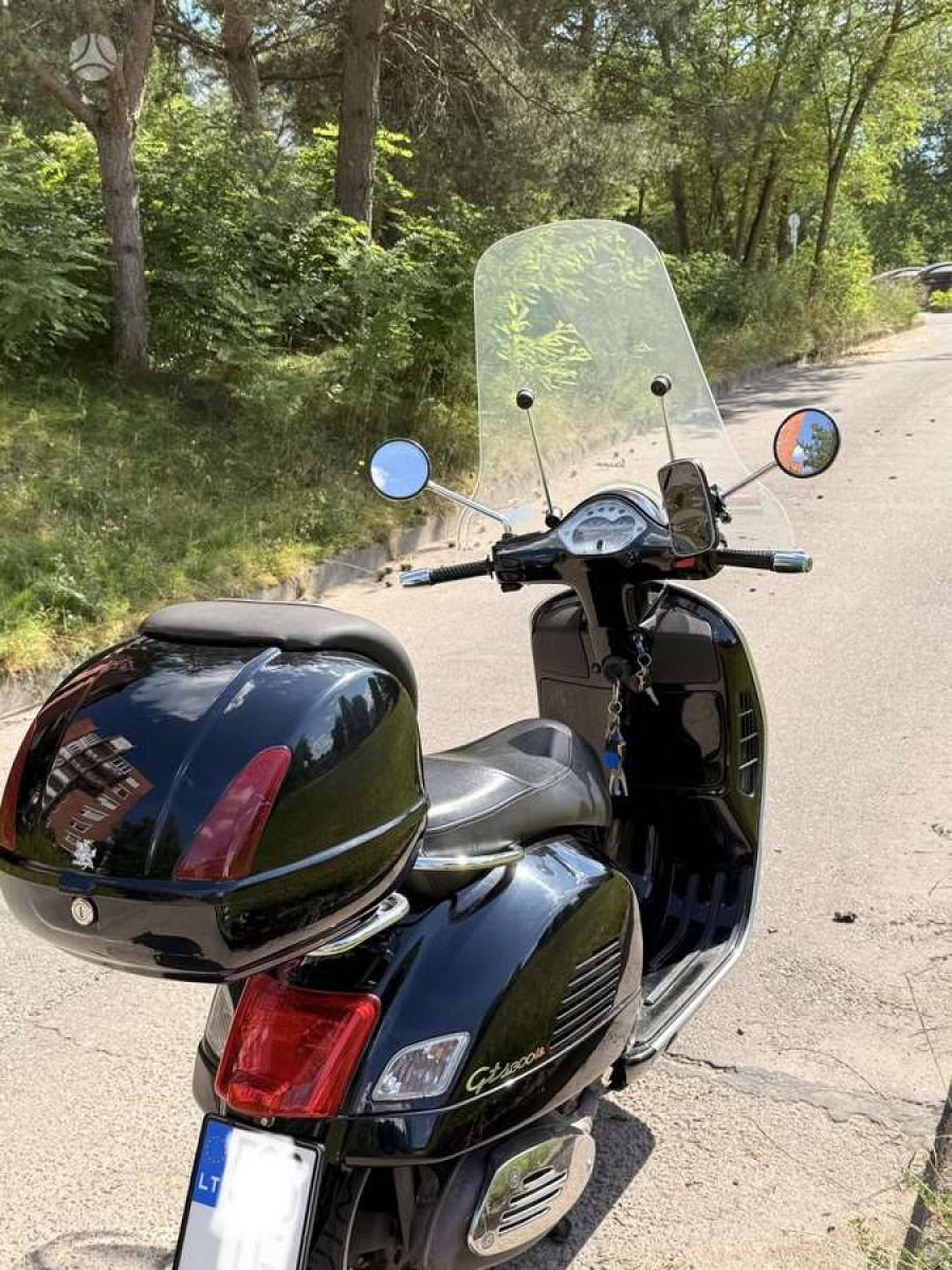 Черный Piaggio Vespa 2010 в Вильнюс, объемом двигателя 0.30 л и пробегом 40 тыс. км за 3100 €, фото 21 на AUTOMOTO.COM.LV