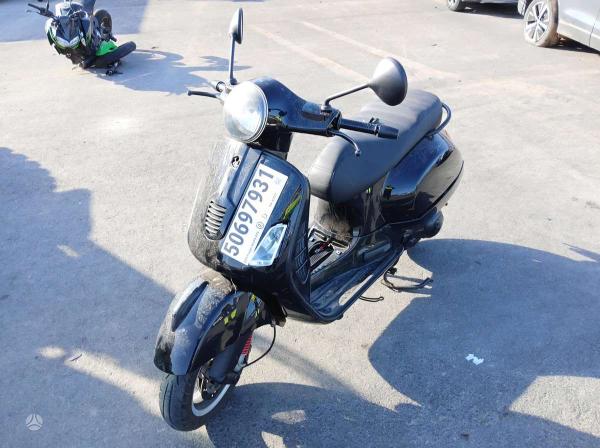 Melns Piaggio Vespa 2010 Širvintos, ar dzinēja tilpumu 0.28 L un nobraukumu 76 tūkst. km par 1350 €, foto 3 vietnē AUTOMOTO.COM.LV