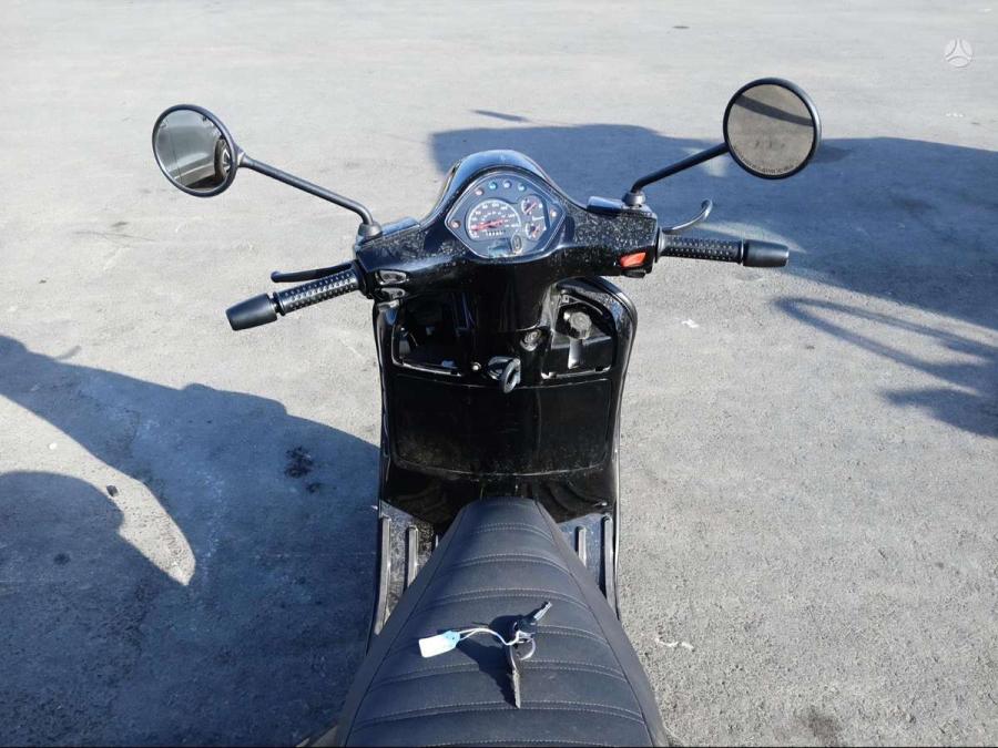 Melns Piaggio Vespa 2010 Širvintos, ar dzinēja tilpumu 0.28 L un nobraukumu 76 tūkst. km par 1350 €, foto 6 vietnē AUTOMOTO.COM.LV