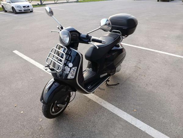 Melns Piaggio Vespa 2012 Šauļi, ar dzinēja tilpumu 0.13 L un nobraukumu 17 tūkst. km par 1400 €, foto 1 vietnē AUTOMOTO.COM.LV