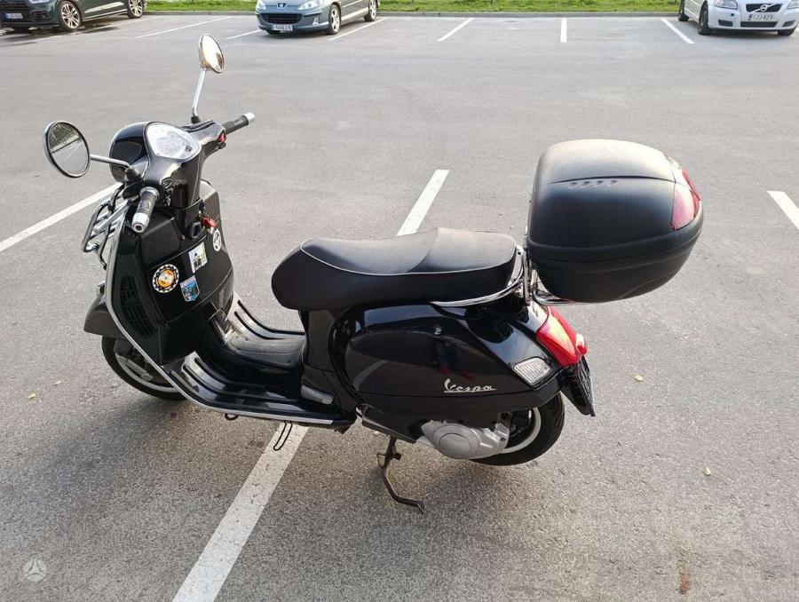 Black Piaggio Vespa 2012 in Siauliai, with an engine capacity of 0.13 L and mileage of 17 thousand km for 1400 €, photo 2 on AUTOMOTO.COM.LV