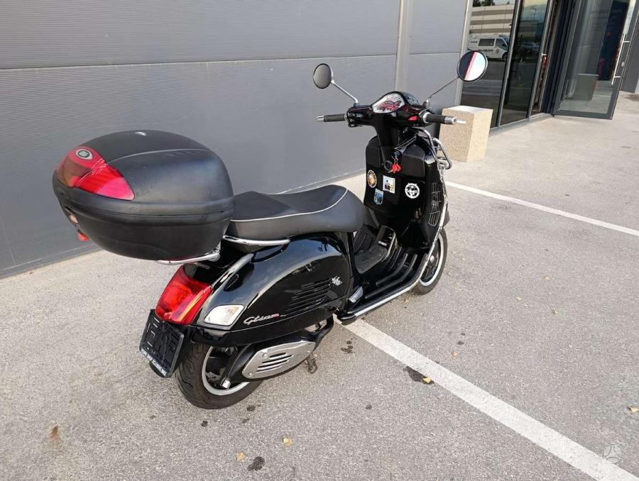 Black Piaggio Vespa 2012 in Siauliai, with an engine capacity of 0.13 L and mileage of 17 thousand km for 1400 €, photo 3 on AUTOMOTO.COM.LV