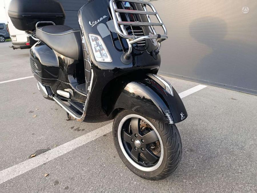 Black Piaggio Vespa 2012 in Siauliai, with an engine capacity of 0.13 L and mileage of 17 thousand km for 1400 €, photo 4 on AUTOMOTO.COM.LV