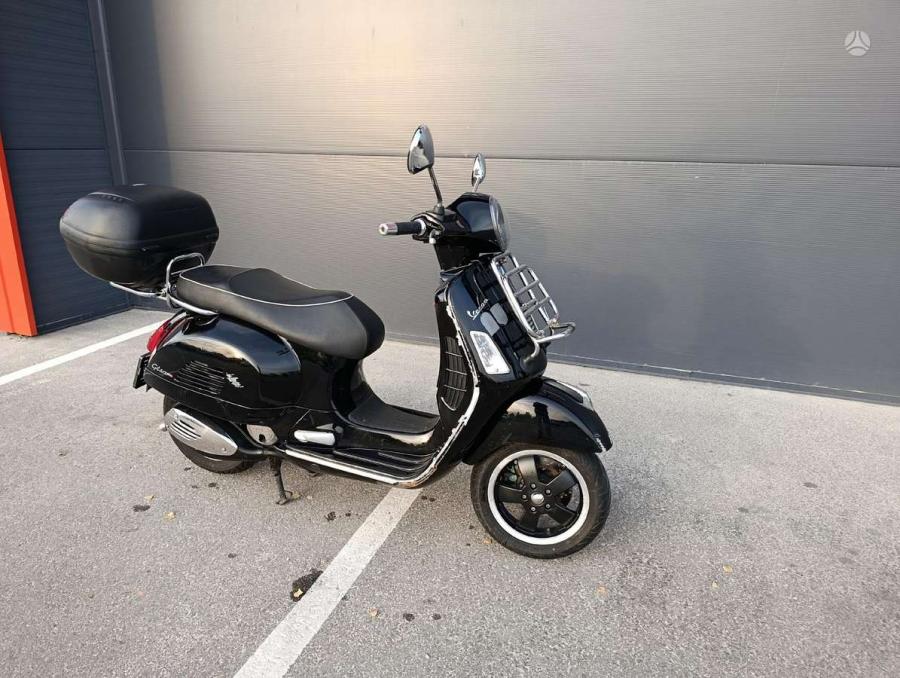 Black Piaggio Vespa 2012 in Siauliai, with an engine capacity of 0.13 L and mileage of 17 thousand km for 1400 €, photo 8 on AUTOMOTO.COM.LV