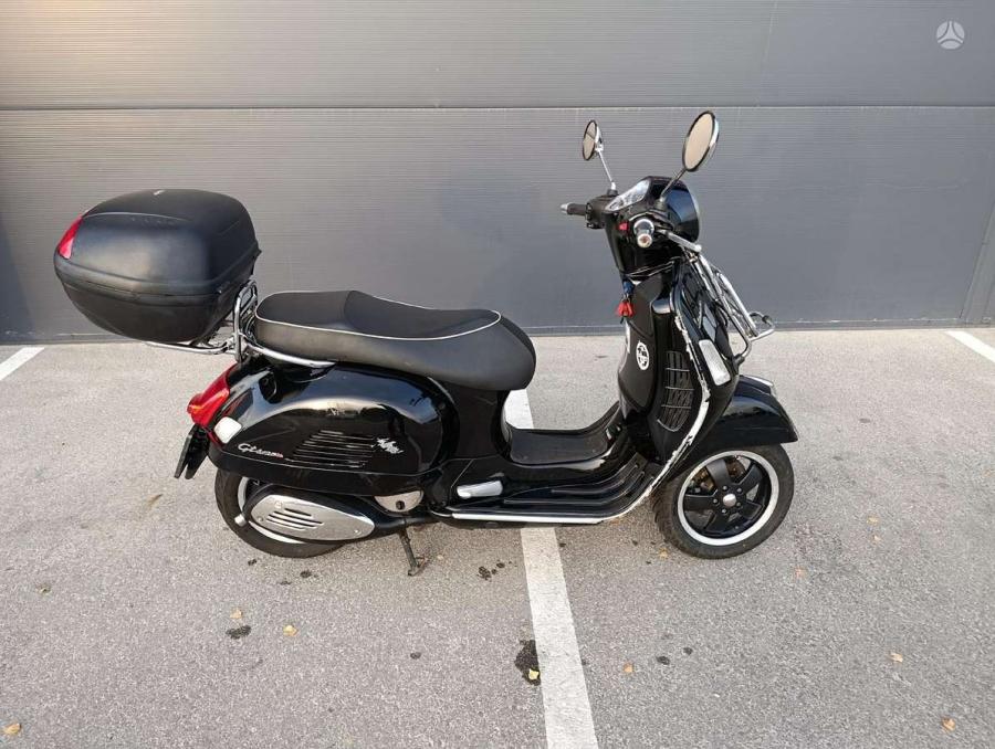 Black Piaggio Vespa 2012 in Siauliai, with an engine capacity of 0.13 L and mileage of 17 thousand km for 1400 €, photo 12 on AUTOMOTO.COM.LV