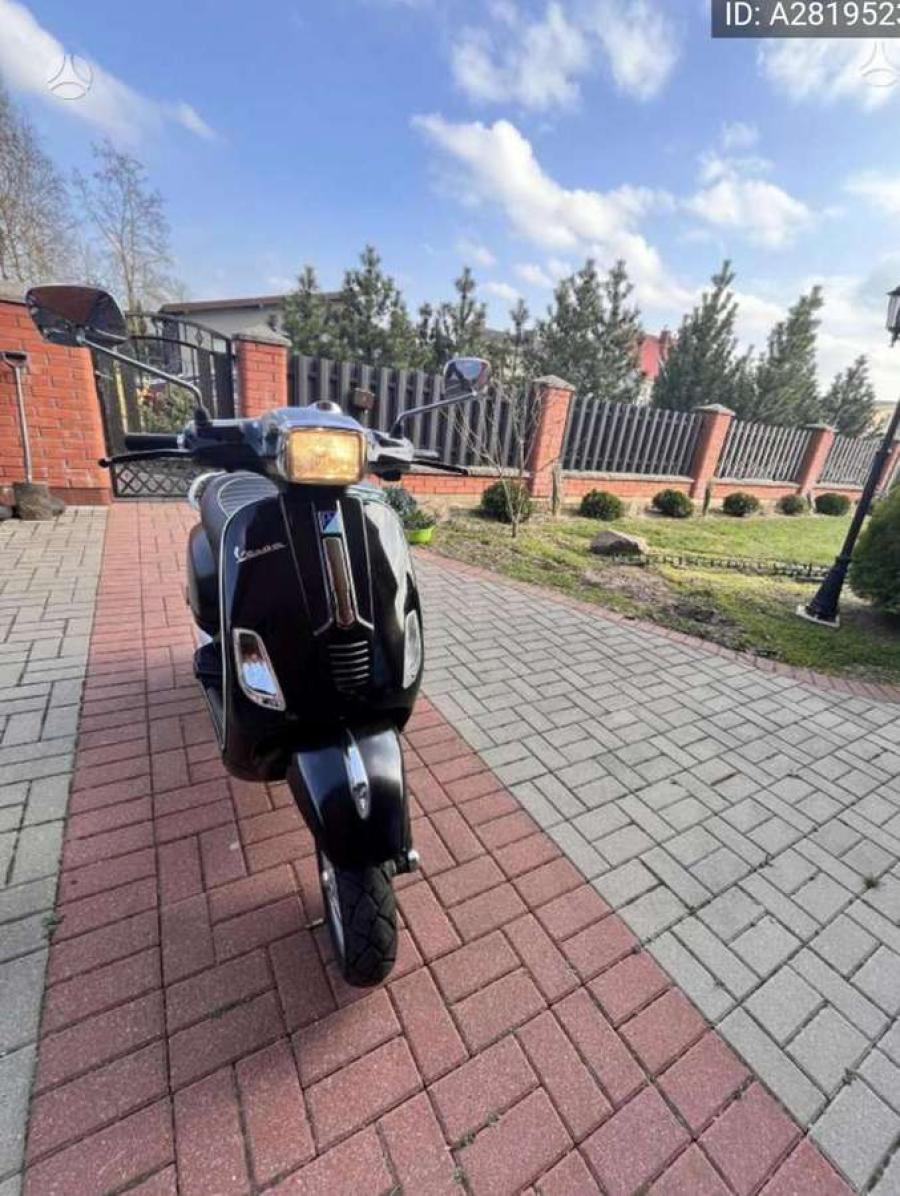 Melns Piaggio Vespa 2012 Kauņa, ar dzinēja tilpumu 49.00 L un nobraukumu 15 tūkst. km par 800 €, foto 1 vietnē AUTOMOTO.COM.LV