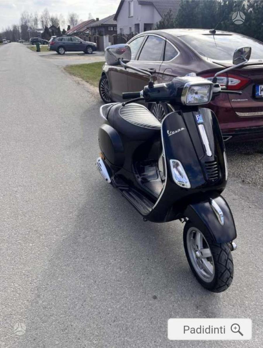 Melns Piaggio Vespa 2012 Kauņa, ar dzinēja tilpumu 49.00 L un nobraukumu 15 tūkst. km par 800 €, foto 4 vietnē AUTOMOTO.COM.LV