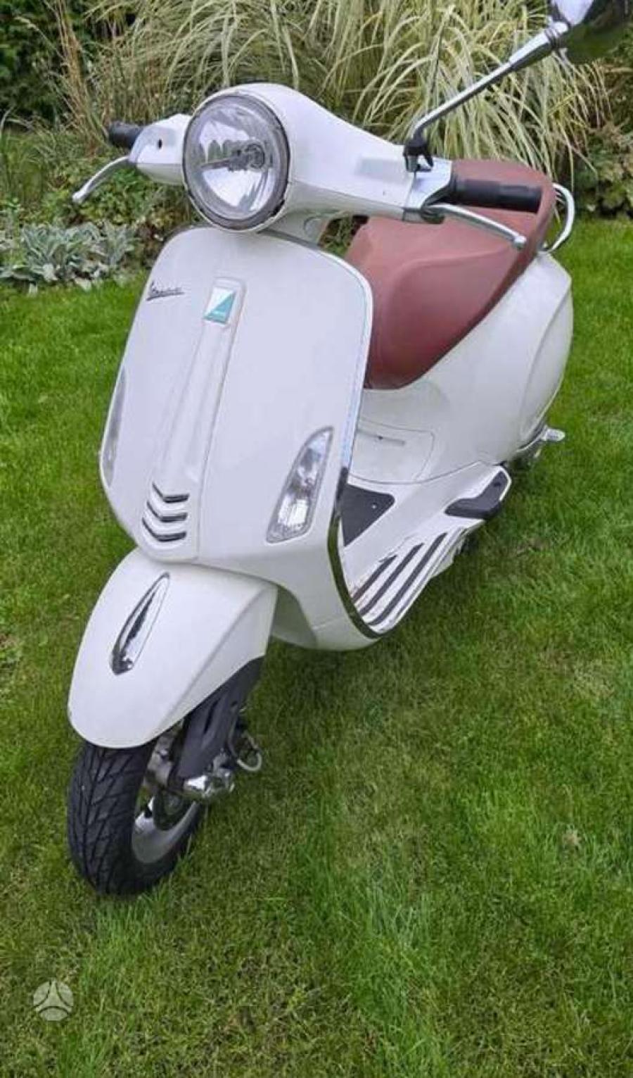 Melns Piaggio Vespa 2012 Kauņa, ar dzinēja tilpumu 49.00 L un nobraukumu 15 tūkst. km par 800 €, foto 5 vietnē AUTOMOTO.COM.LV