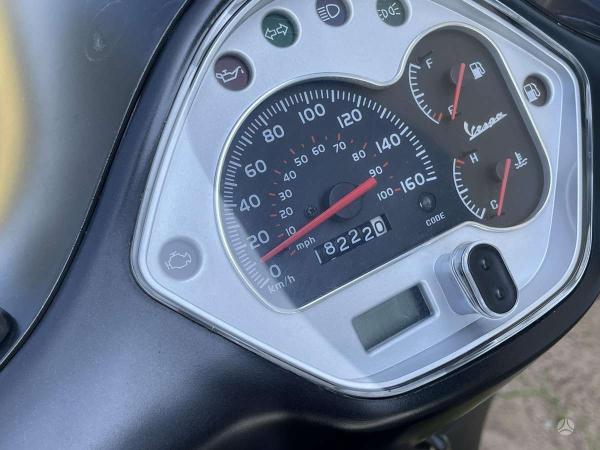 Black Piaggio Vespa 2013 in Vilnius, with an engine capacity of 0.13 L and mileage of 18 thousand km for 1299 €, photo 5 on AUTOMOTO.COM.LV