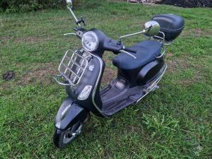 Black Piaggio Vespa 2013 in Vilnius, with an engine capacity of 50.00 L and mileage of 9 thousand km for 1500 €, photo 1 on AUTOMOTO.COM.LV