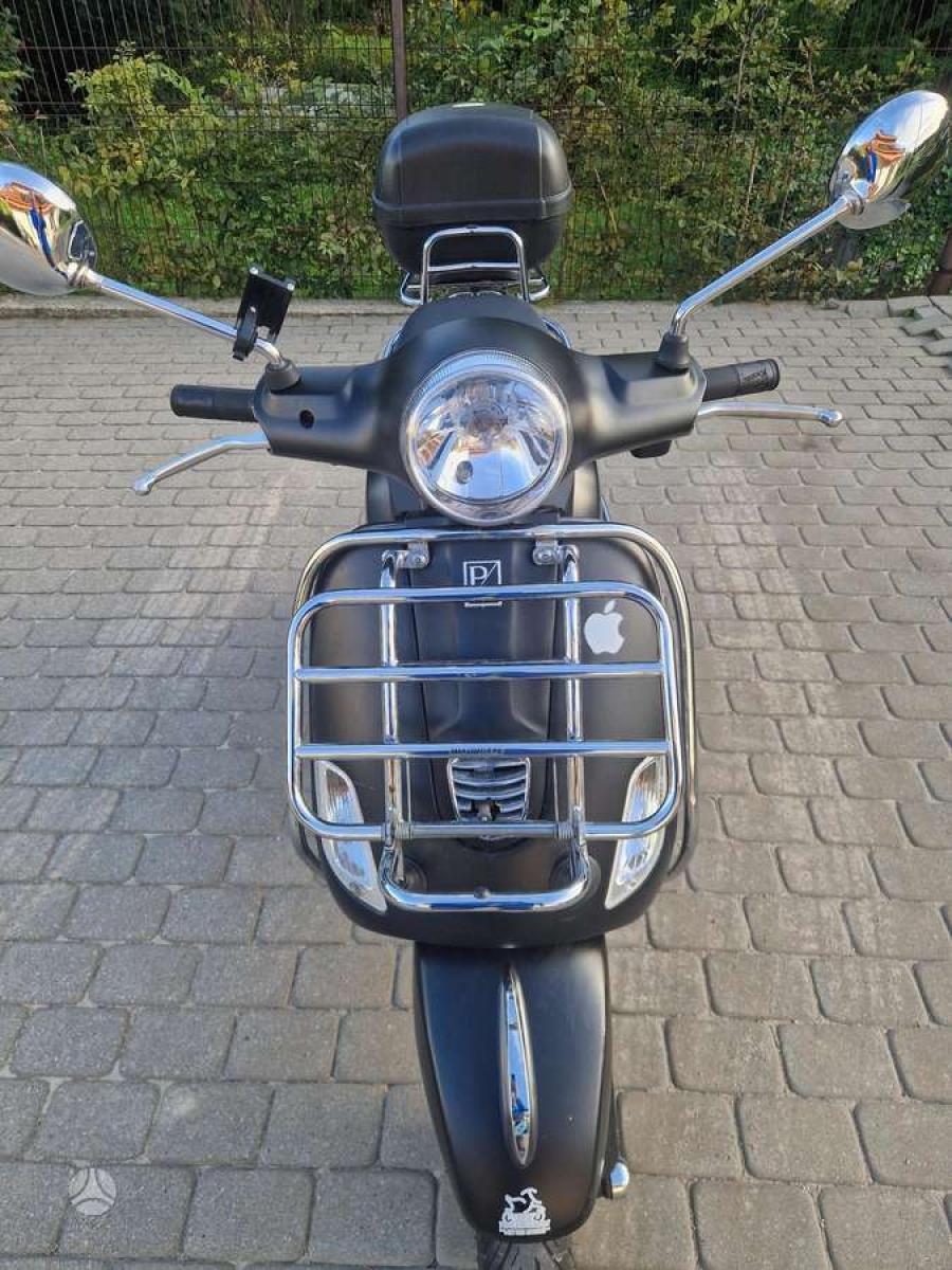 Black Piaggio Vespa 2013 in Vilnius, with an engine capacity of 50.00 L and mileage of 9 thousand km for 1500 €, photo 4 on AUTOMOTO.COM.LV