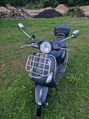 Black Piaggio Vespa 2013 in Vilnius, with an engine capacity of 50.00 L and mileage of 9 thousand km for 1500 €, photo 6 on AUTOMOTO.COM.LV