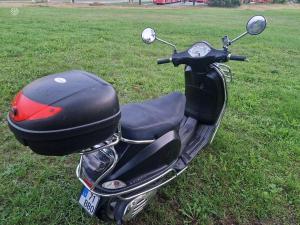 Black Piaggio Vespa 2013 in Vilnius, with an engine capacity of 50.00 L and mileage of 9 thousand km for 1500 €, photo 12 on AUTOMOTO.COM.LV