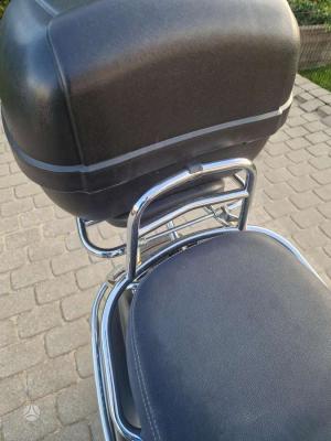 Black Piaggio Vespa 2013 in Vilnius, with an engine capacity of 50.00 L and mileage of 9 thousand km for 1500 €, photo 13 on AUTOMOTO.COM.LV