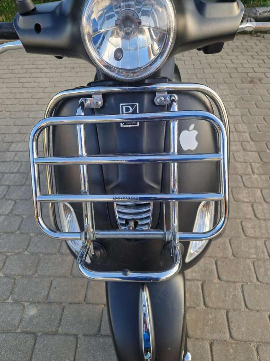 Black Piaggio Vespa 2013 in Vilnius, with an engine capacity of 50.00 L and mileage of 9 thousand km for 1500 €, photo 14 on AUTOMOTO.COM.LV