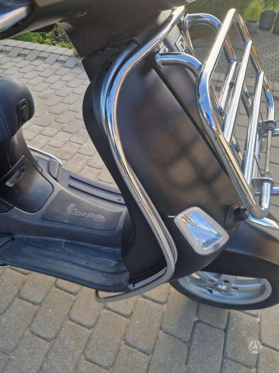 Black Piaggio Vespa 2013 in Vilnius, with an engine capacity of 50.00 L and mileage of 9 thousand km for 1500 €, photo 16 on AUTOMOTO.COM.LV