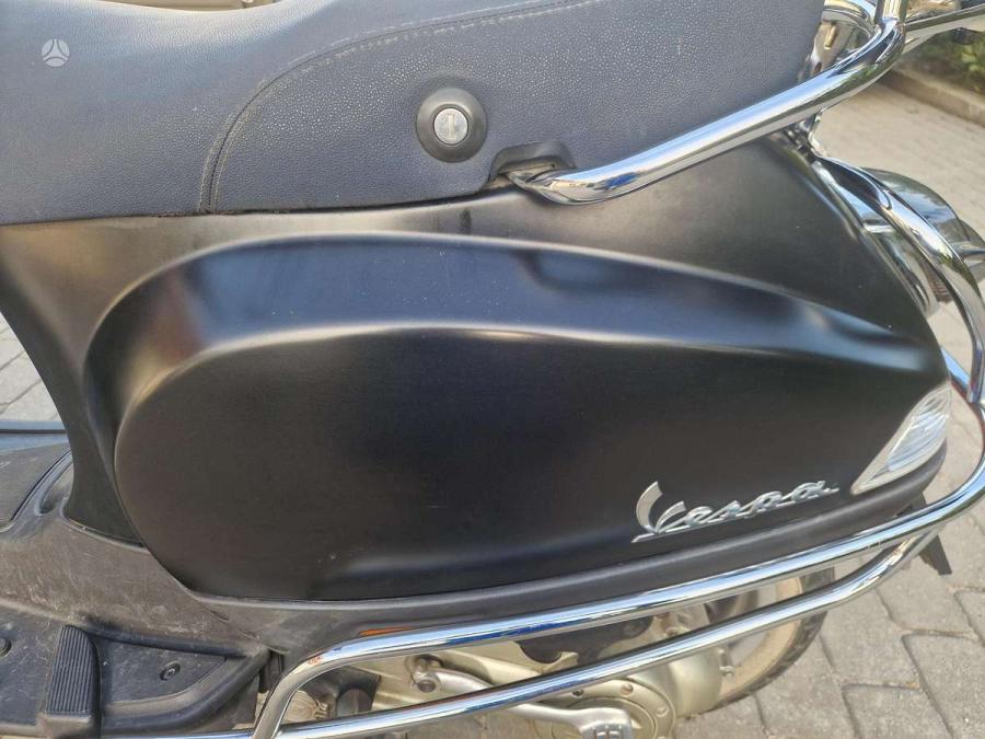Black Piaggio Vespa 2013 in Vilnius, with an engine capacity of 50.00 L and mileage of 9 thousand km for 1500 €, photo 18 on AUTOMOTO.COM.LV