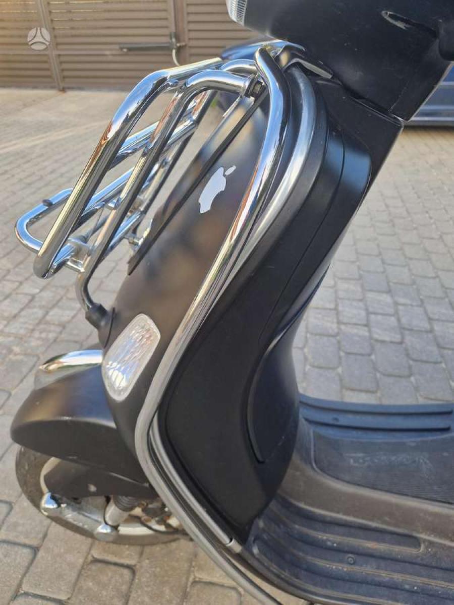 Black Piaggio Vespa 2013 in Vilnius, with an engine capacity of 50.00 L and mileage of 9 thousand km for 1500 €, photo 19 on AUTOMOTO.COM.LV