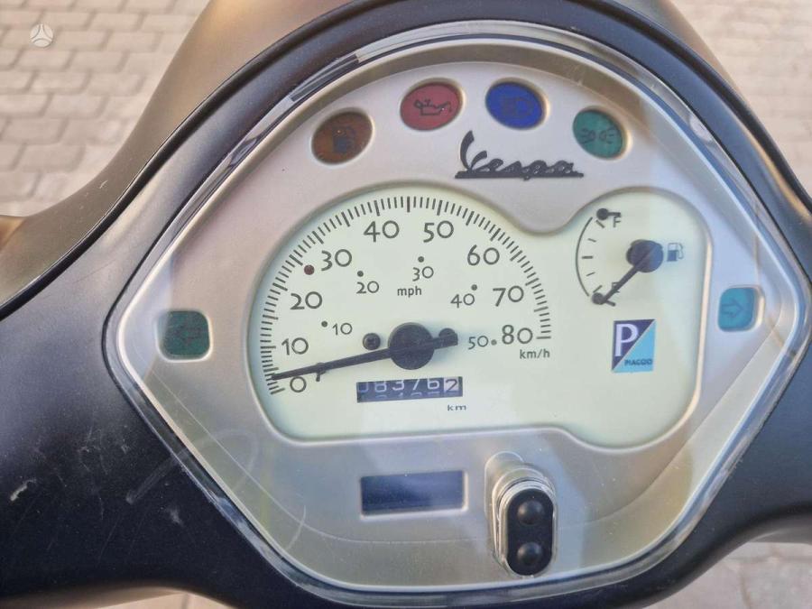 Black Piaggio Vespa 2013 in Vilnius, with an engine capacity of 50.00 L and mileage of 9 thousand km for 1500 €, photo 21 on AUTOMOTO.COM.LV
