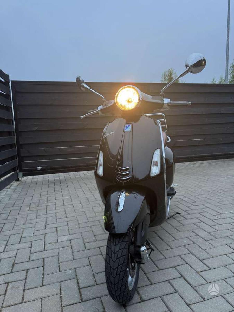 Черный Piaggio Vespa 2014 в Вильнюс, объемом двигателя 49.00 л и пробегом 32 тыс. км за 1450 €, фото 5 на AUTOMOTO.COM.LV
