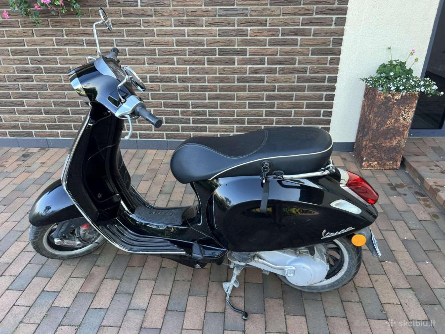 Черный Piaggio Vespa 2017 в Каунас, объемом двигателя 49.00 л и пробегом 6 тыс. км за 1900 €, фото 1 на AUTOMOTO.COM.LV