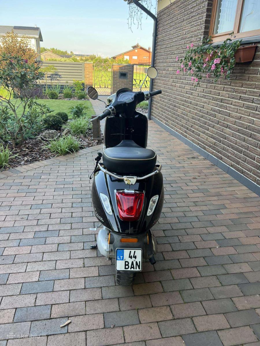 Черный Piaggio Vespa 2017 в Каунас, объемом двигателя 49.00 л и пробегом 6 тыс. км за 1900 €, фото 3 на AUTOMOTO.COM.LV