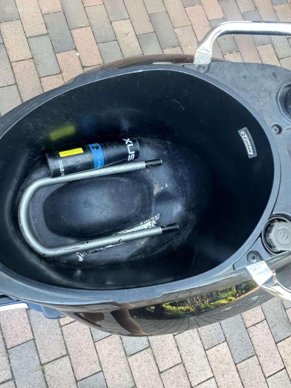 Melns Piaggio Vespa 2017 Kauņa, ar dzinēja tilpumu 49.00 L un nobraukumu 6 tūkst. km par 1900 €, foto 8 vietnē AUTOMOTO.COM.LV