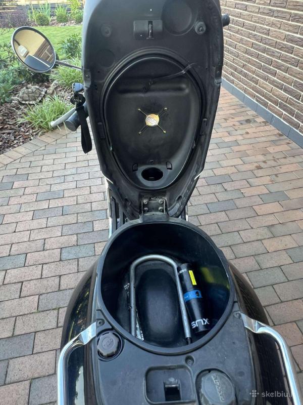 Melns Piaggio Vespa 2017 Kauņa, ar dzinēja tilpumu 49.00 L un nobraukumu 6 tūkst. km par 1900 €, foto 9 vietnē AUTOMOTO.COM.LV