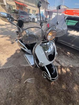 Черный Piaggio Vespa 2019 в Каунас, объемом двигателя 50.00 л и пробегом 1 тыс. км за 800 €, фото  на AUTOMOTO.COM.LV