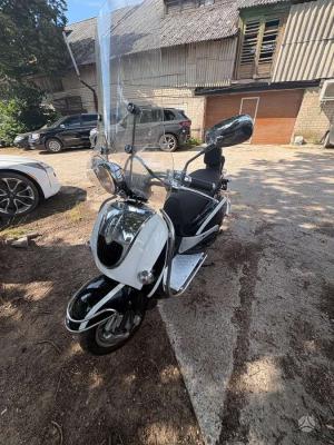 Черный Piaggio Vespa 2019 в Каунас, объемом двигателя 50.00 л и пробегом 1 тыс. км за 800 €, фото 3 на AUTOMOTO.COM.LV