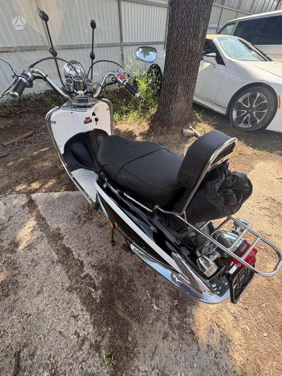 Черный Piaggio Vespa 2019 в Каунас, объемом двигателя 50.00 л и пробегом 1 тыс. км за 800 €, фото 4 на AUTOMOTO.COM.LV