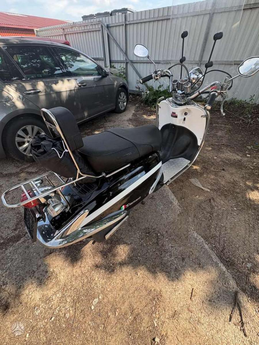 Черный Piaggio Vespa 2019 в Каунас, объемом двигателя 50.00 л и пробегом 1 тыс. км за 800 €, фото 5 на AUTOMOTO.COM.LV