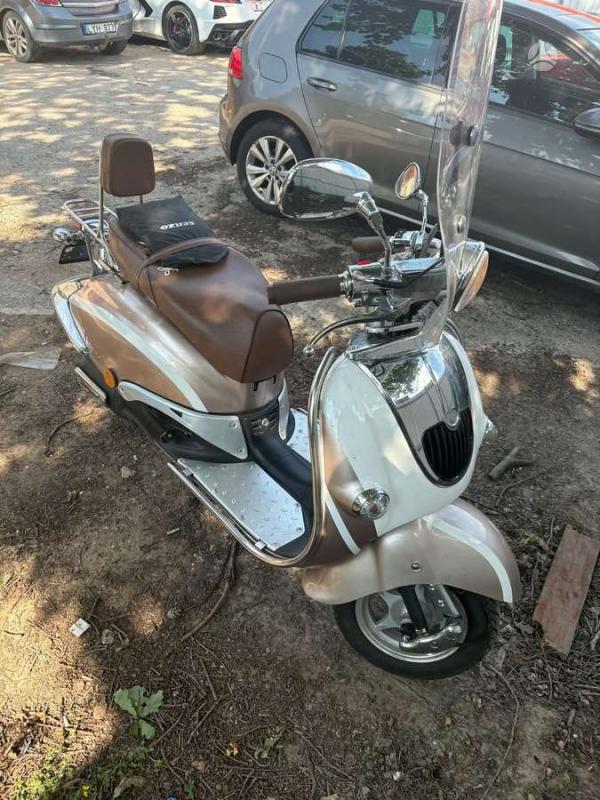 Black Piaggio Vespa 2019 in Kaunas, with an engine capacity of 50.00 L and mileage of 1 thousand km for 800 €, photo 9 on AUTOMOTO.COM.LV