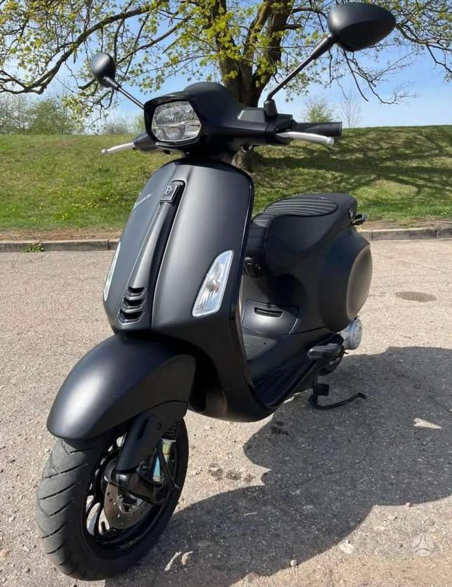 Black Piaggio Vespa 2019 in Kaunas, with an engine capacity of 50.00 L and mileage of 6 thousand km for 1690 €, photo 1 on AUTOMOTO.COM.LV