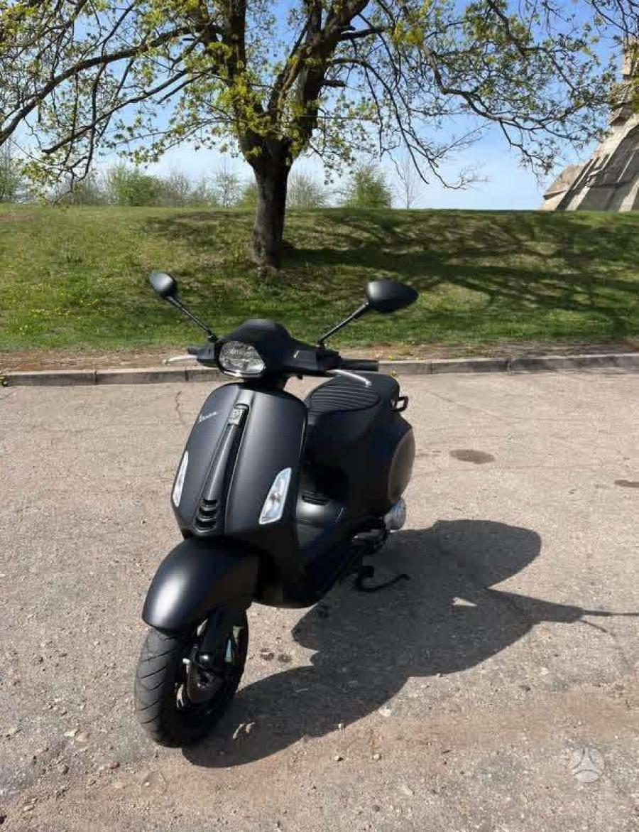 Black Piaggio Vespa 2019 in Kaunas, with an engine capacity of 50.00 L and mileage of 6 thousand km for 1690 €, photo 3 on AUTOMOTO.COM.LV