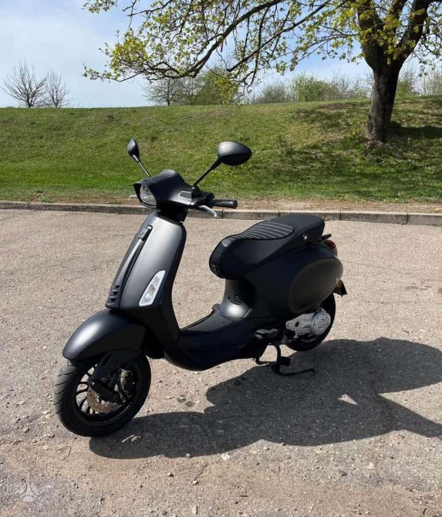Black Piaggio Vespa 2019 in Kaunas, with an engine capacity of 50.00 L and mileage of 6 thousand km for 1690 €, photo 4 on AUTOMOTO.COM.LV