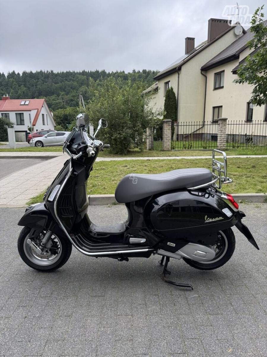 Melns Piaggio Vespa 2023 Viļņa, ar dzinēja tilpumu 0.13 L un nobraukumu 10 tūkst. km par 3600 €, foto 5 vietnē AUTOMOTO.COM.LV