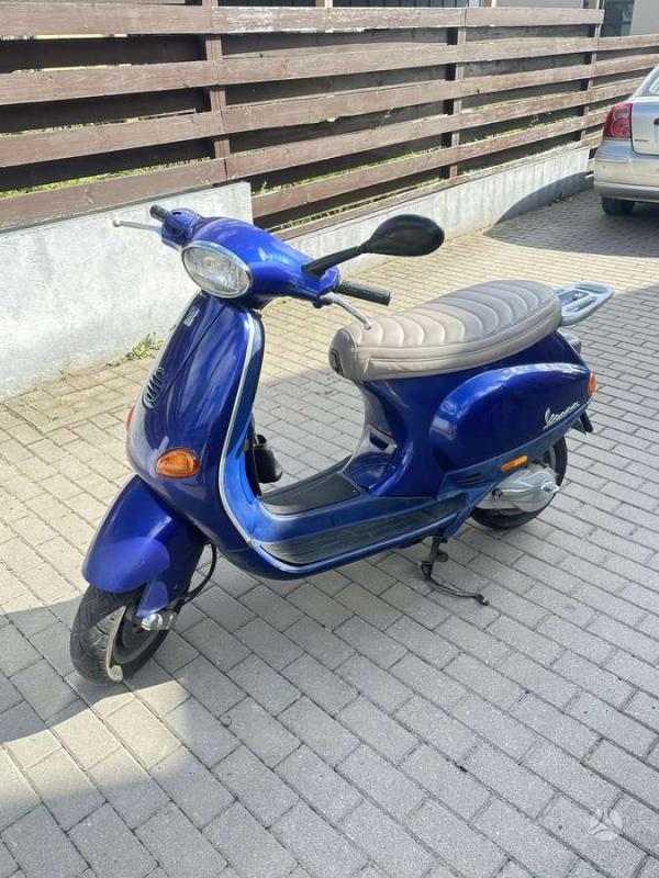Синий Piaggio Vespa 2001 в Вильнюс, объемом двигателя 50.00 л и пробегом 6 тыс. км за 1100 €, фото 1 на AUTOMOTO.COM.LV