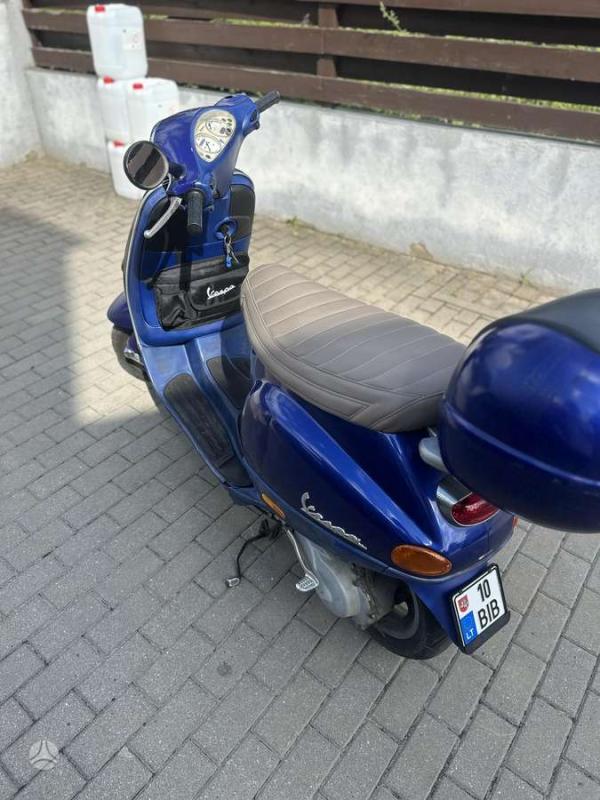 Синий Piaggio Vespa 2001 в Вильнюс, объемом двигателя 50.00 л и пробегом 6 тыс. км за 1100 €, фото 3 на AUTOMOTO.COM.LV