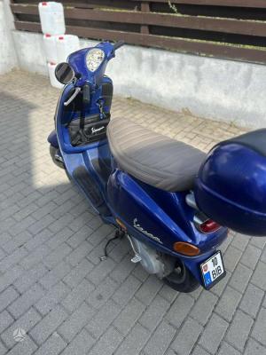 Blue Piaggio Vespa 2001 in Vilnius, with an engine capacity of 50.00 L and mileage of 6 thousand km for 1100 €, photo 4 on AUTOMOTO.COM.LV