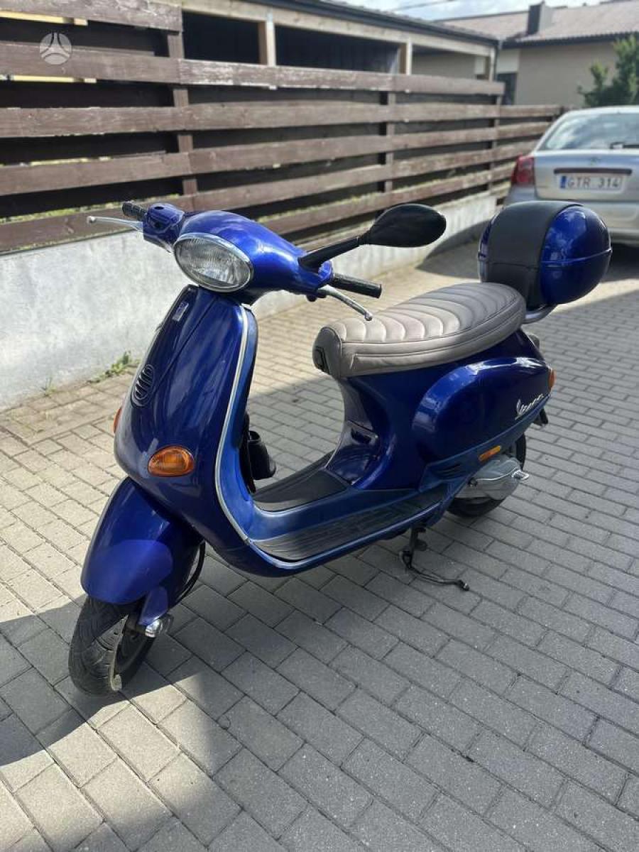 Blue Piaggio Vespa 2001 in Vilnius, with an engine capacity of 50.00 L and mileage of 6 thousand km for 1100 €, photo 5 on AUTOMOTO.COM.LV