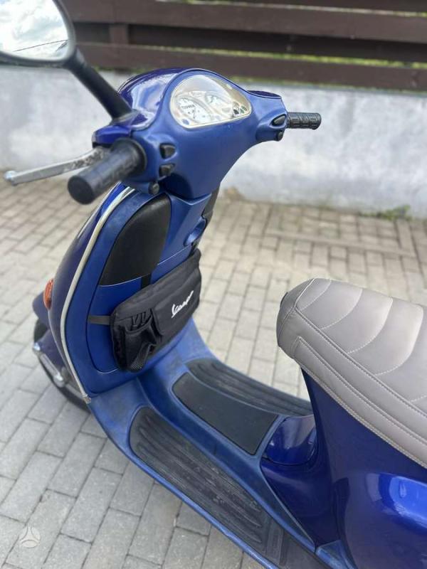Синий Piaggio Vespa 2001 в Вильнюс, объемом двигателя 50.00 л и пробегом 6 тыс. км за 1100 €, фото 5 на AUTOMOTO.COM.LV