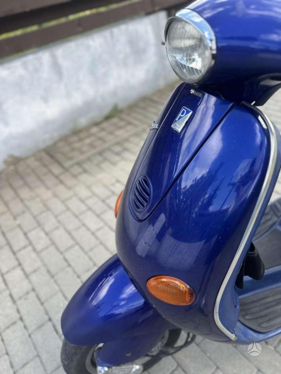 Blue Piaggio Vespa 2001 in Vilnius, with an engine capacity of 50.00 L and mileage of 6 thousand km for 1100 €, photo 7 on AUTOMOTO.COM.LV