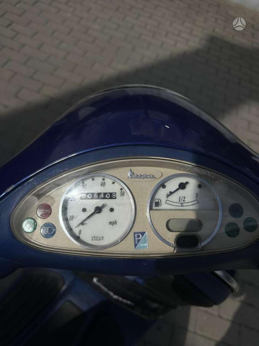 Blue Piaggio Vespa 2001 in Vilnius, with an engine capacity of 50.00 L and mileage of 6 thousand km for 1100 €, photo 8 on AUTOMOTO.COM.LV