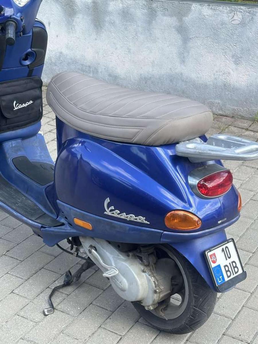 Blue Piaggio Vespa 2001 in Vilnius, with an engine capacity of 50.00 L and mileage of 6 thousand km for 1100 €, photo 9 on AUTOMOTO.COM.LV