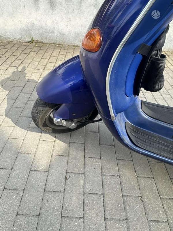 Синий Piaggio Vespa 2001 в Вильнюс, объемом двигателя 50.00 л и пробегом 6 тыс. км за 1100 €, фото 9 на AUTOMOTO.COM.LV