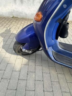 Blue Piaggio Vespa 2001 in Vilnius, with an engine capacity of 50.00 L and mileage of 6 thousand km for 1100 €, photo 10 on AUTOMOTO.COM.LV