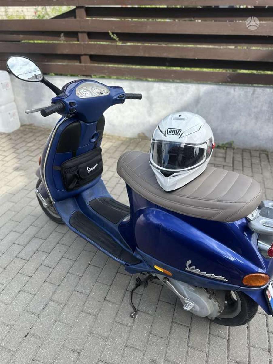 Blue Piaggio Vespa 2001 in Vilnius, with an engine capacity of 50.00 L and mileage of 6 thousand km for 1100 €, photo 12 on AUTOMOTO.COM.LV